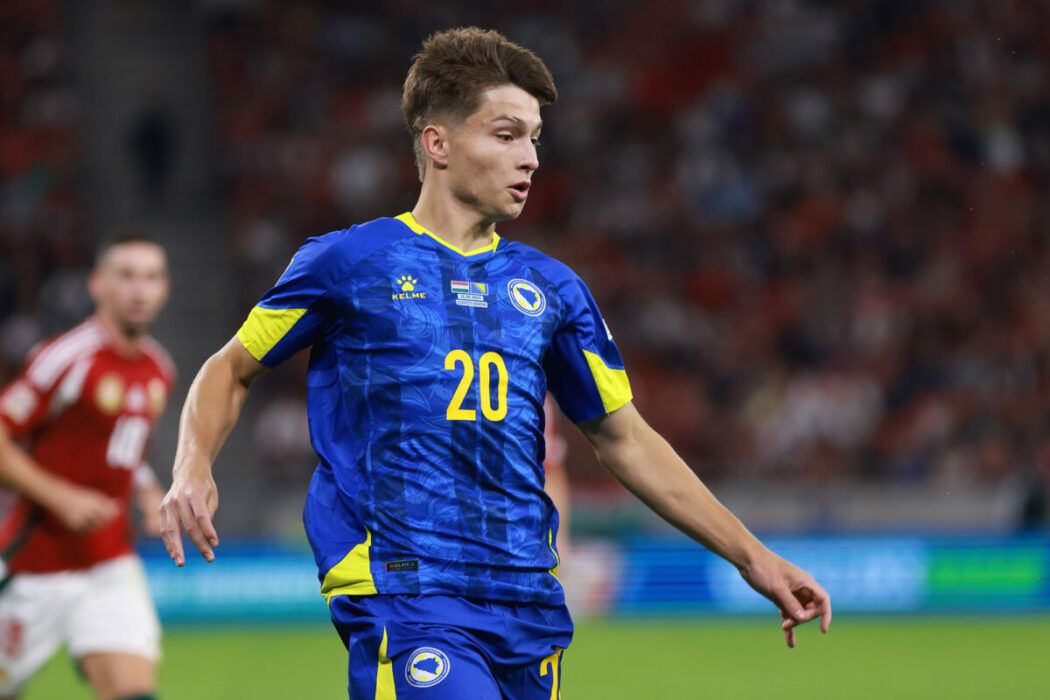 Esmir Bajraktarević debitovao za PSV